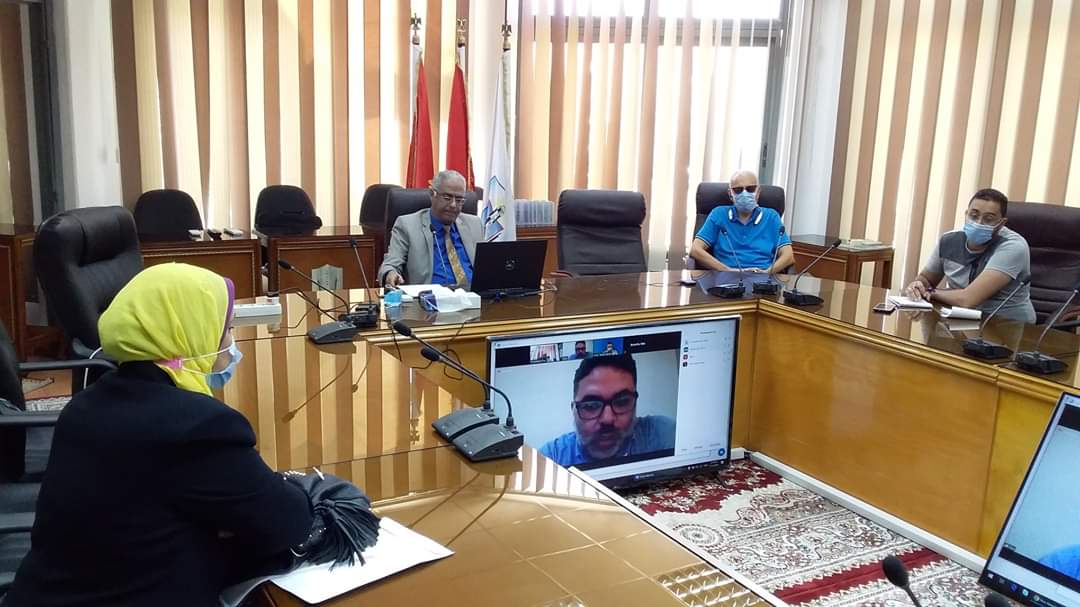 رئيس جامعة بورسعيد يلتقى عبر تقنية الفيديو كونفراس بمدير مجموعة ACERTA ...